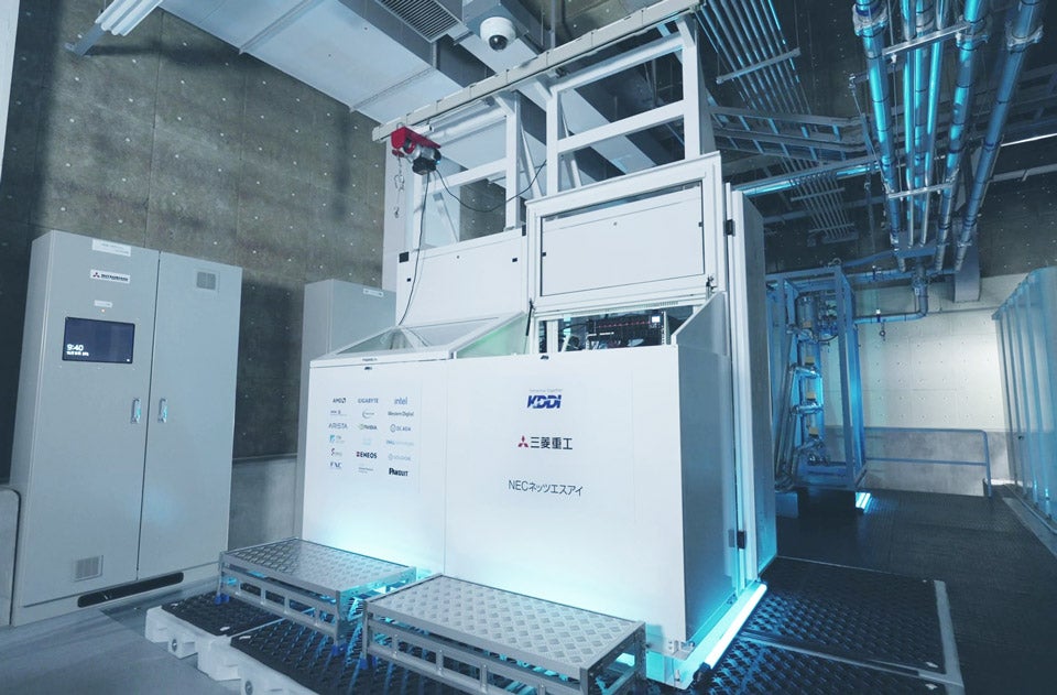 CO2排出量実質ゼロの「サステナブル基地局」を運用開始 | KDDIトビラ